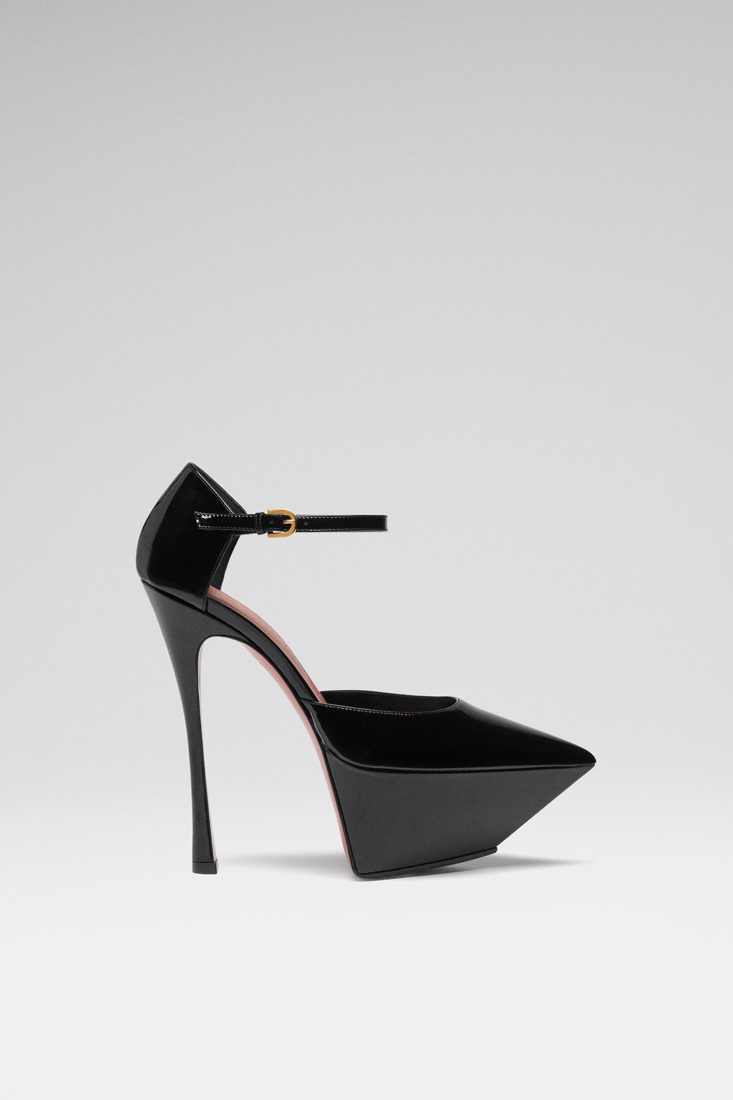 Yigit Cut Out Pump Black Patent